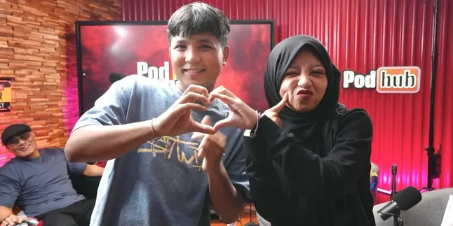 Portrait of Jirayut and Halda Rianta After Being Matched by Deddy ...