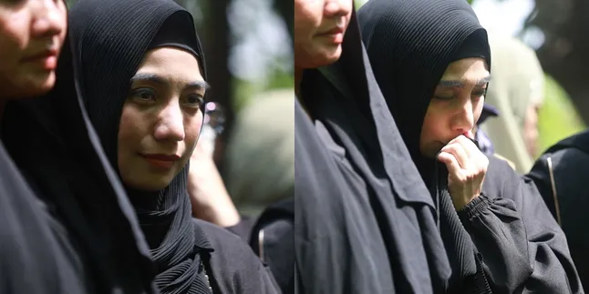 A Portrait of Siti KDI's Heartfelt Tears as She Watches Her Mother's ...