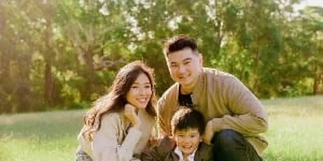 A Series of Fun Photos of Chef Arnold and His Family Who Now Reside in ...