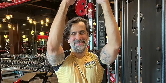 At the age of fifty, 7 Latest Portraits of Jeremy Thomas that are ...