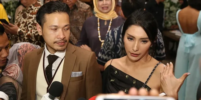 Tyas Mirasih - Ke Resepsi Nadine - Dimas Anggara, Tyas Mirasih Ditanya Soal Hamil - KapanLagi.com
