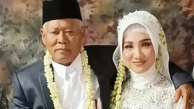 Beri Mahar Rp 700 Juta, 10 Potret Kakek Sondani yang Viral Nikahi Gadis 19 Tahun - Diduga Jatuh ...