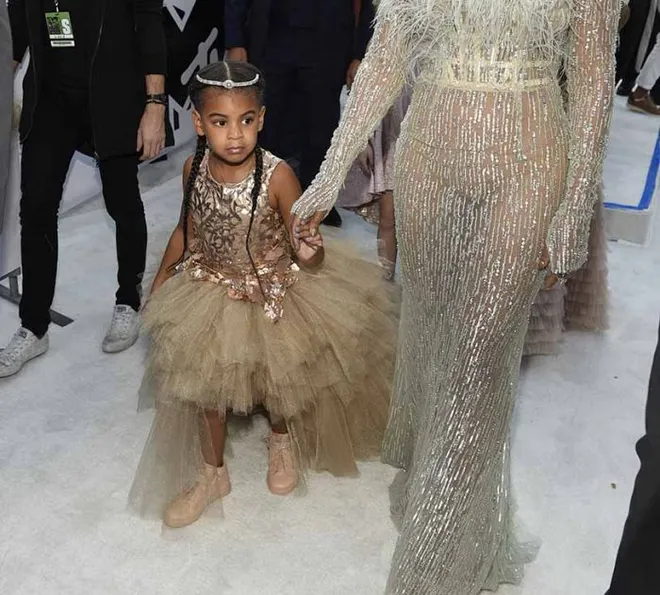 Winnie, Desainer Asal Malang Yang Karyanya Muncul di MTV VMA 2016 ...