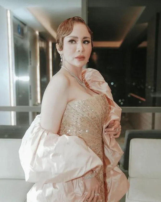 Linda Momo Geisha En