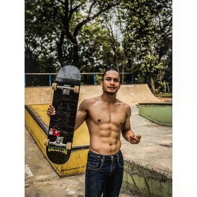 Randy Pangalila Poop