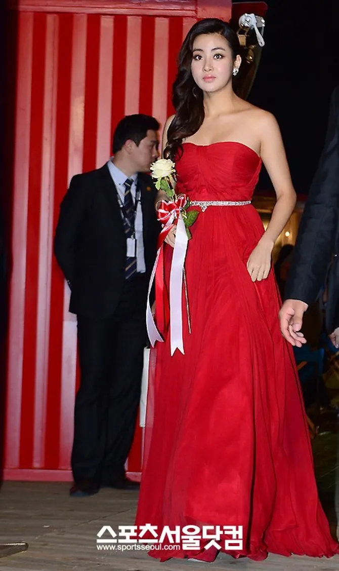 Kang Sora Red Carpet