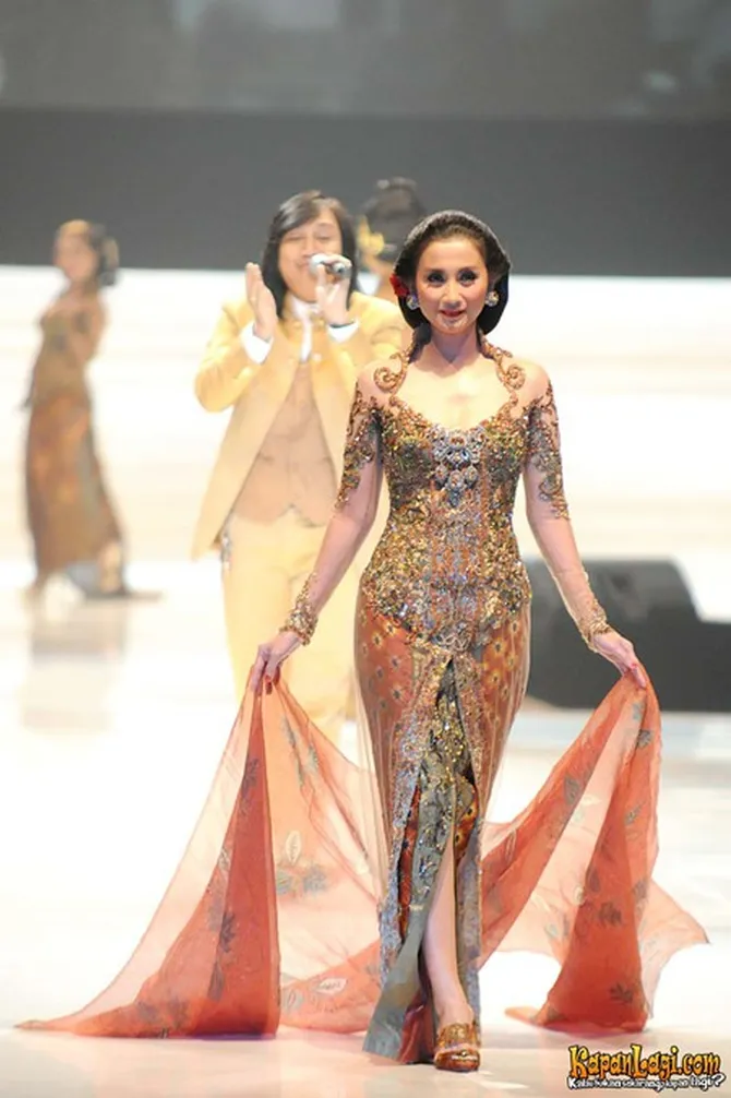 Kebaya Putih Anne Avantie