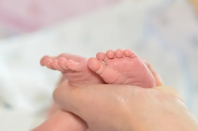 8 Cara Memijat Bayi Secara Aman dan Benar, Bisa Dilakukan Sendiri di ...