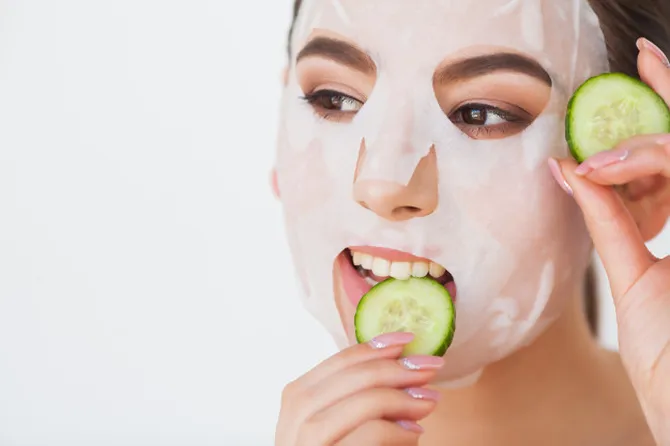 12 Manfaat Timun untuk Wajah yang Luar Biasa, Mencegah Penuaan Dini ...