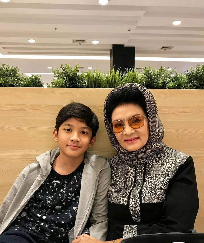 8 Potret Terbaru Farida Pasha Pemeran Mak Lampir, Tetap Cantik di Usia ...