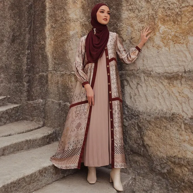 5 Model Gamis Ala Artis Terbaru 2024, Simpel dan Elegan - Plus ...