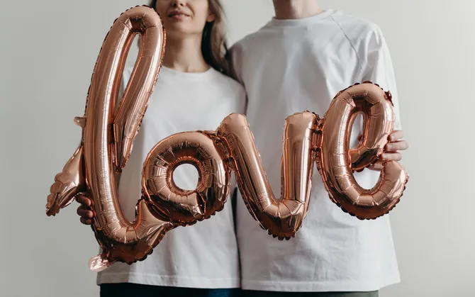 Apa Arti Sayang: Pengertian, Bedanya dengan Cinta, Beserta Contoh ...
