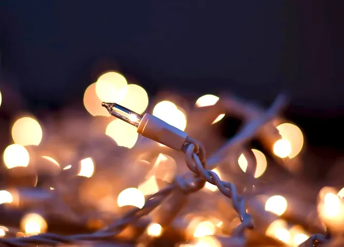 Cantik dan Estetik, Ini 4 Rekomendasi Lampu Hias untuk Dipasang di ...