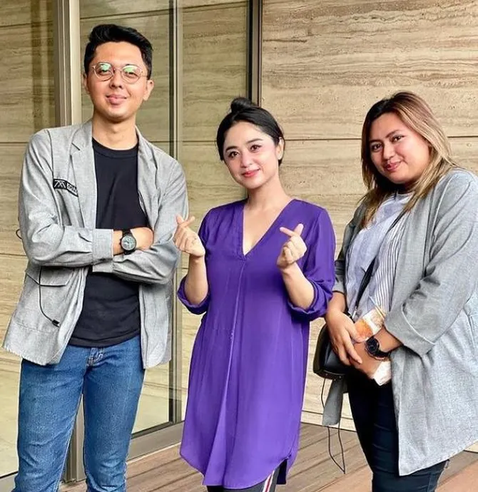 Rega Poetra, Arsitek Muda di Balik Desain Futuristik Rumah Dewi Perssik ...