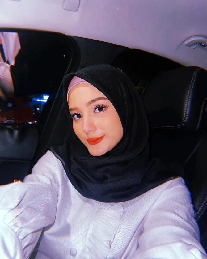 Cantiknya bak Boneka Barbie, Ini 7 Potret Yasmine Ow Istri Aditya Zoni ...