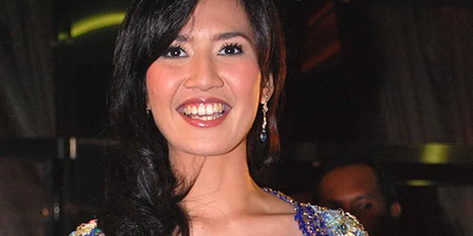 Asti Ananta Bikin Seragam Sungkeman - KapanLagi.com