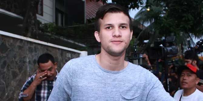 Bahagianya Stuart Collin, Akhirnya Bisa Bertemu Sang Anak - KapanLagi.com