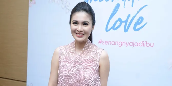 Potret Masa Kecil Sandra Dewi Diungkap Sang Adik, Mirip Banget Sama ...