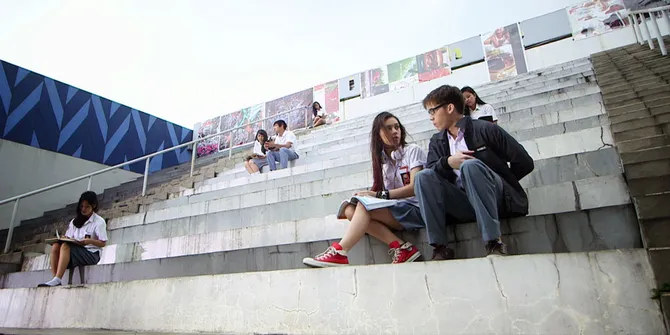 Tonton Filmnya, Penulis Novel '3600 DETIK' Menangis - KapanLagi.com
